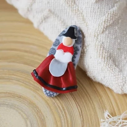Handmade Welsh Lady Brooch – Little Welsh Company