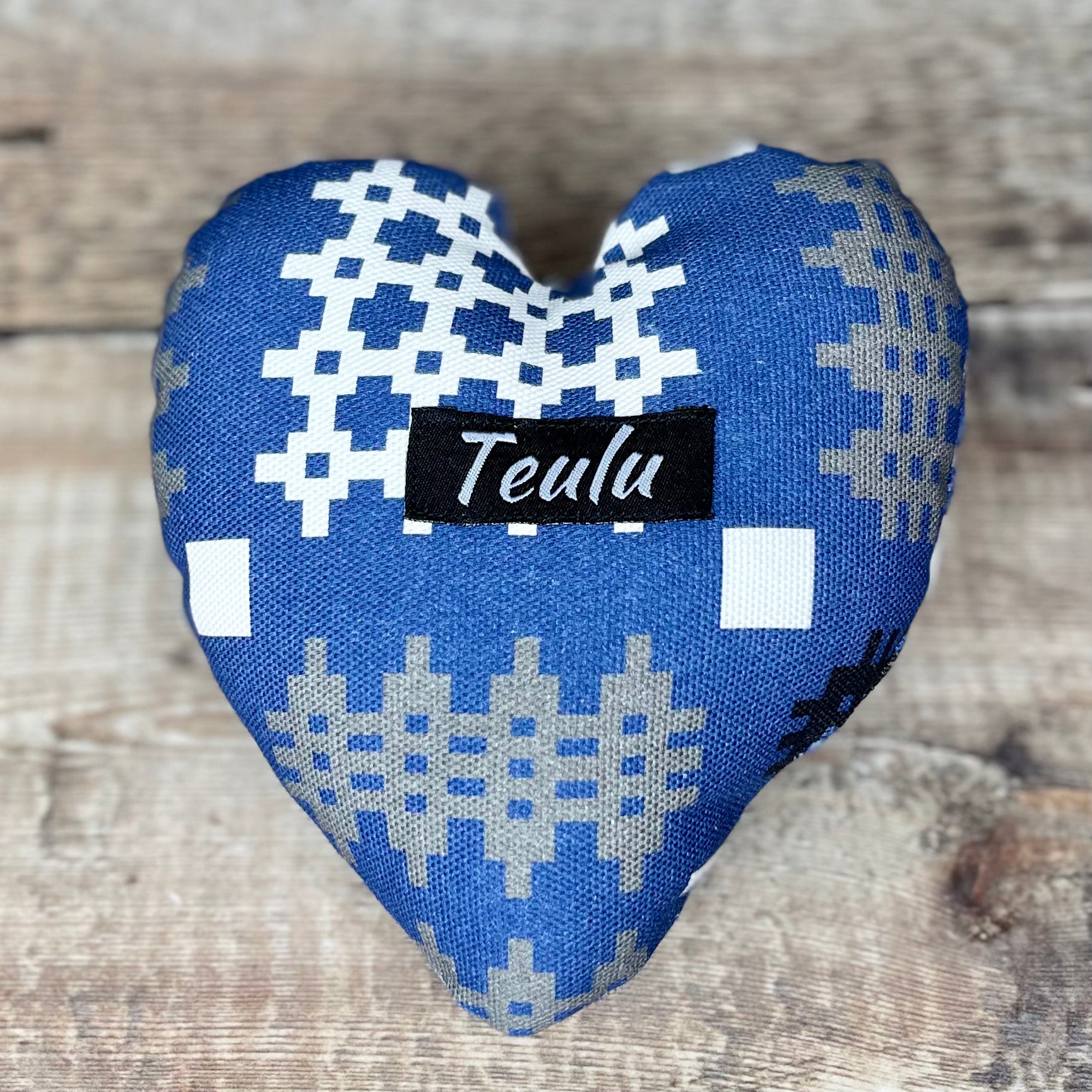 Blue Welsh Tapestry Print Teulu Heart Hanger – Little Welsh Company